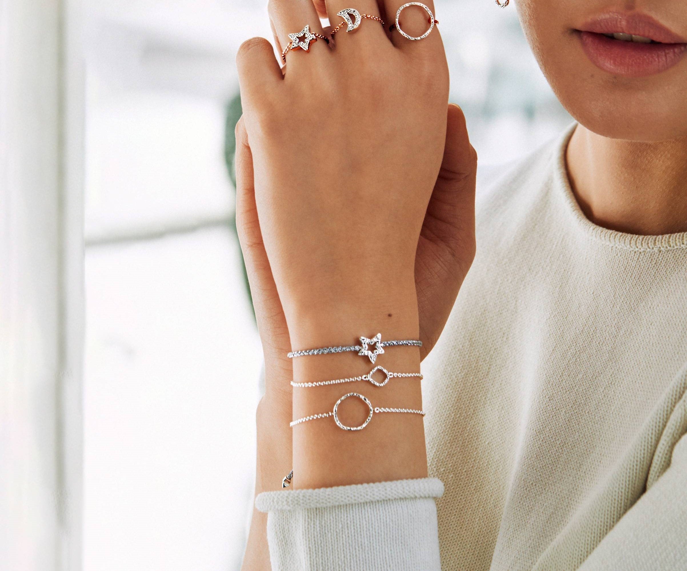 Tips for Easily Wearing Bracelets: No More Struggles with Hooks ...